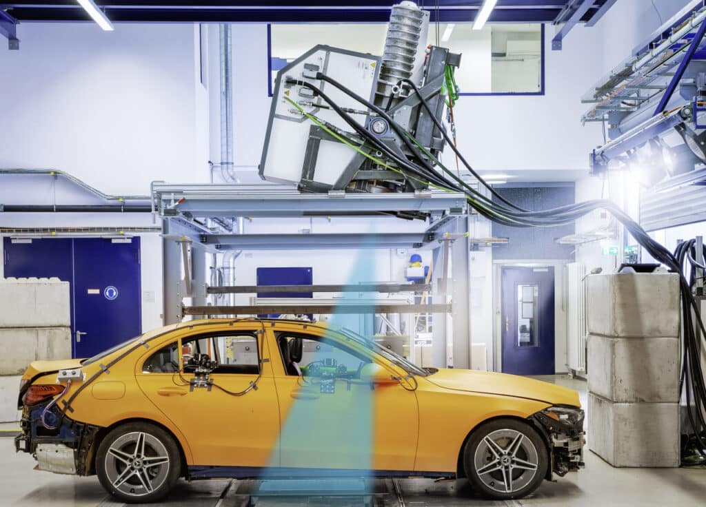 Mercedes develops world-first X-ray crash test - Australian Car Mechanic